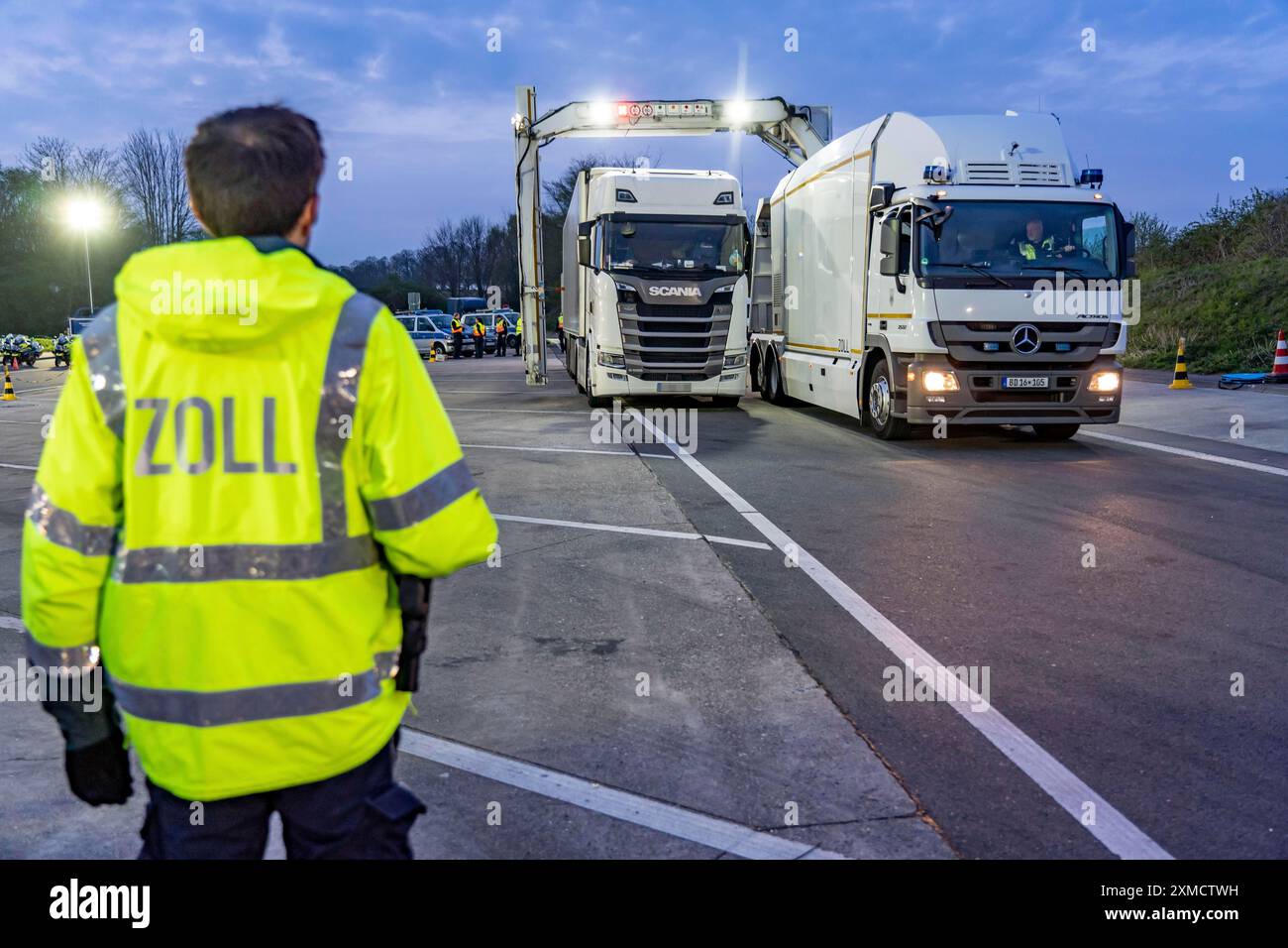 Customs X-ray inspection system, can X-ray entire trucks and check for ...