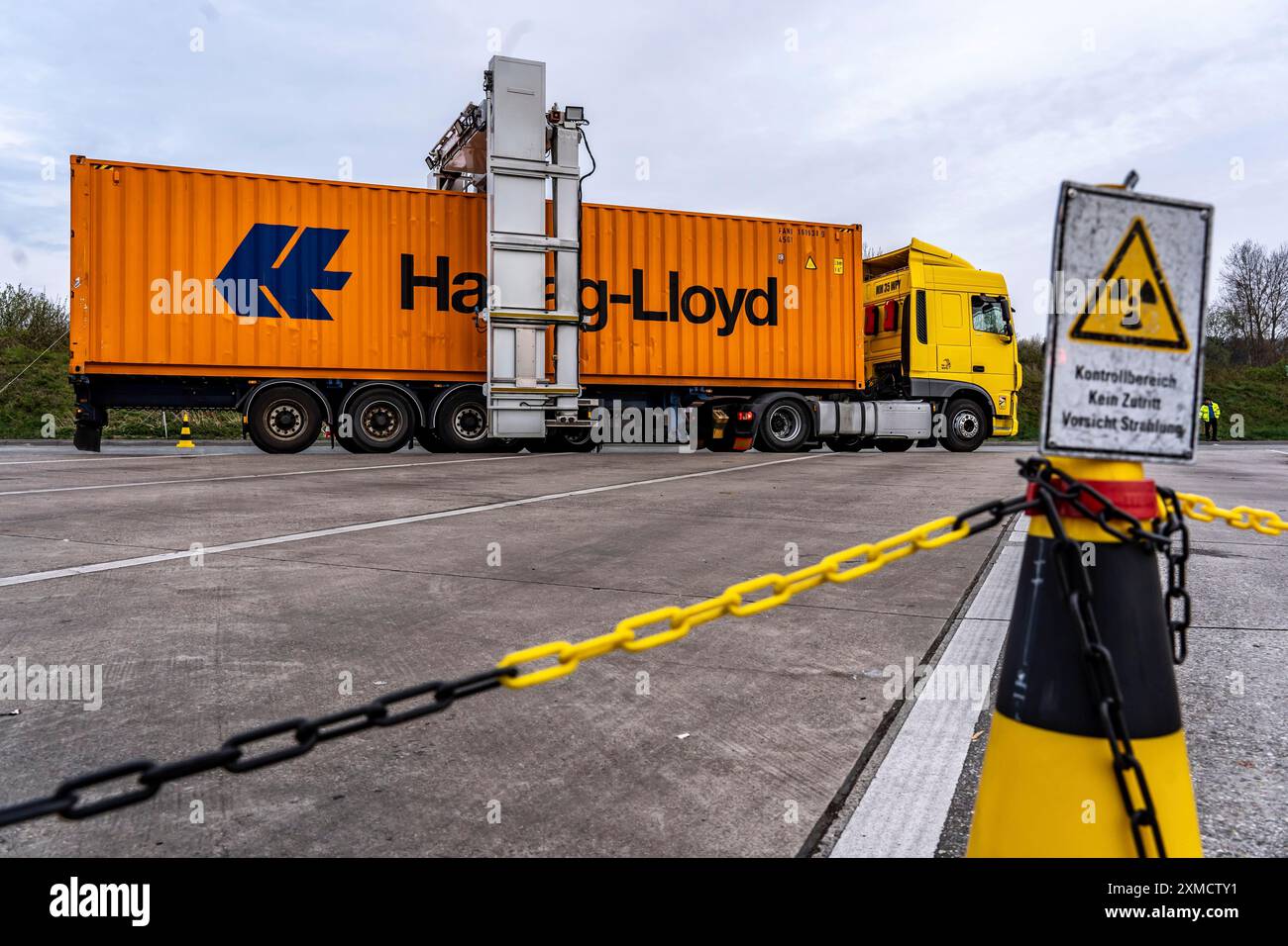 Customs X-ray inspection system, can X-ray entire trucks and check for ...