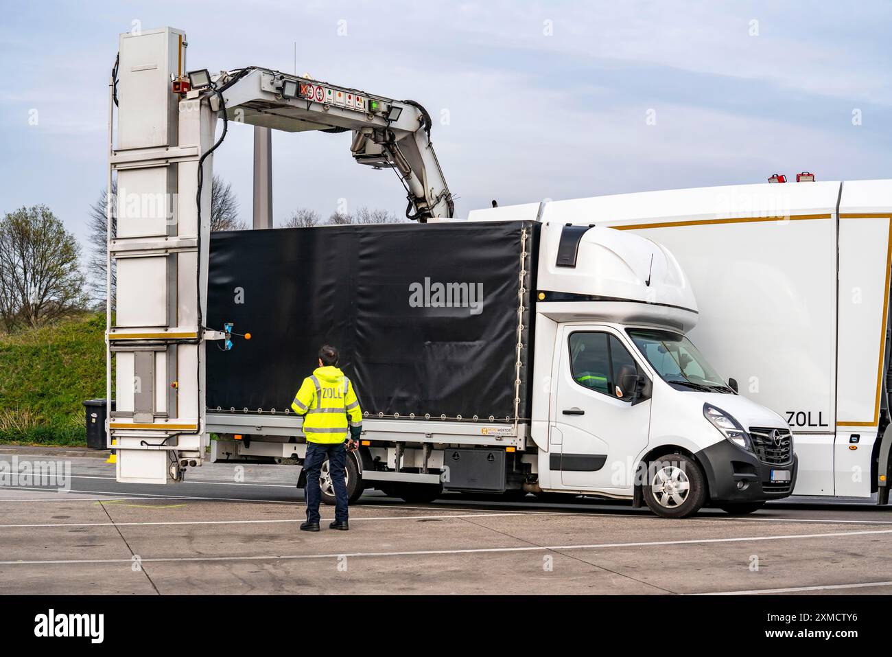 Customs X-ray inspection system, can X-ray entire trucks and check for ...