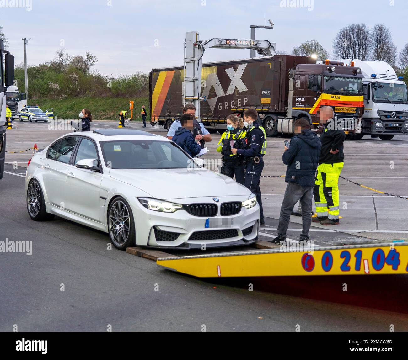 Joint inspection by customs and police, on the A3 motorway towards ...