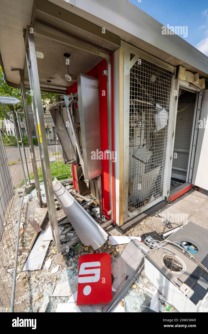 Blown up ATM of the Sparkasse in Muelheim-Heissen, Hingbergstrasse, the ...