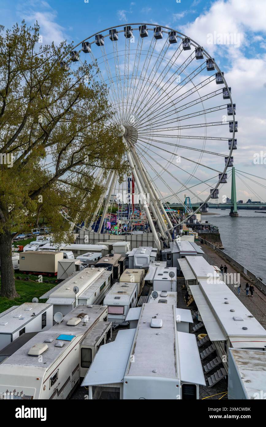 Fair, funfair, camp of the showmen, caravans of the fairground ...