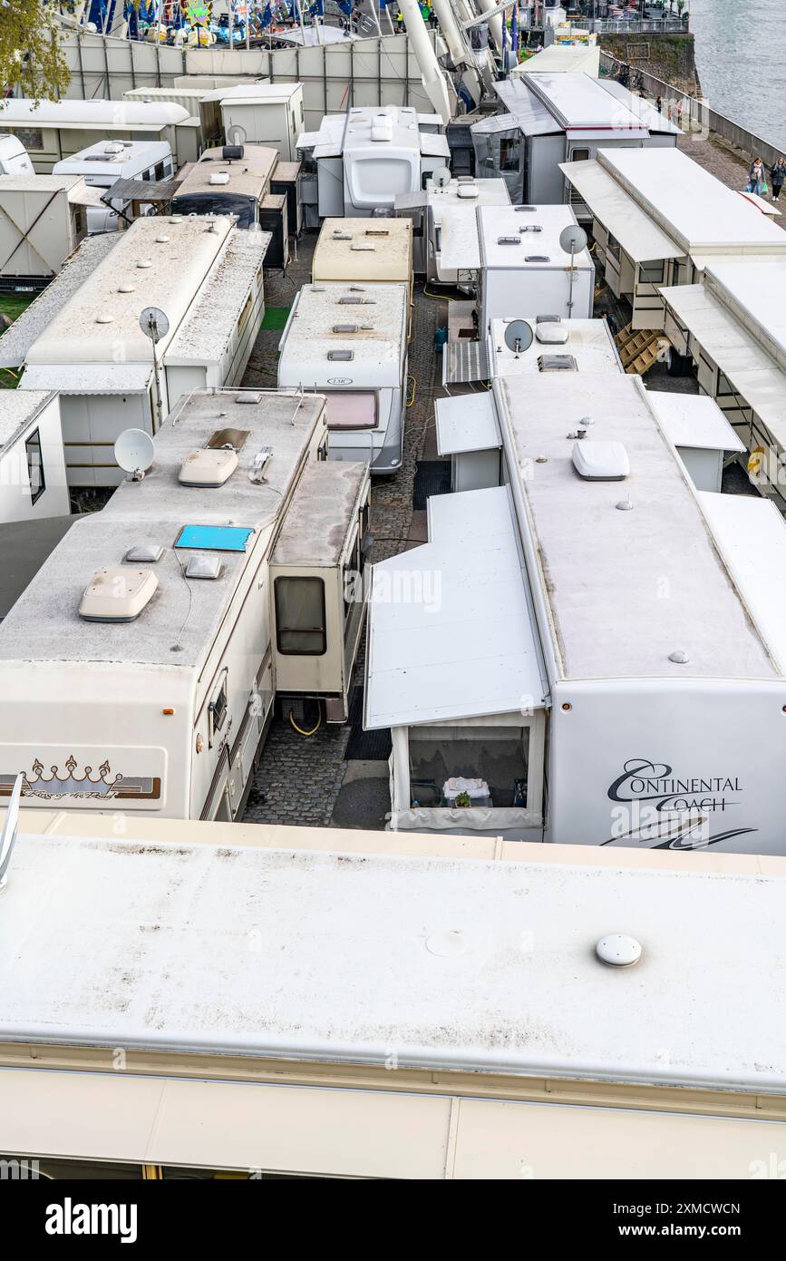 Fair, funfair, camp of the showmen, caravans of the fairground ...