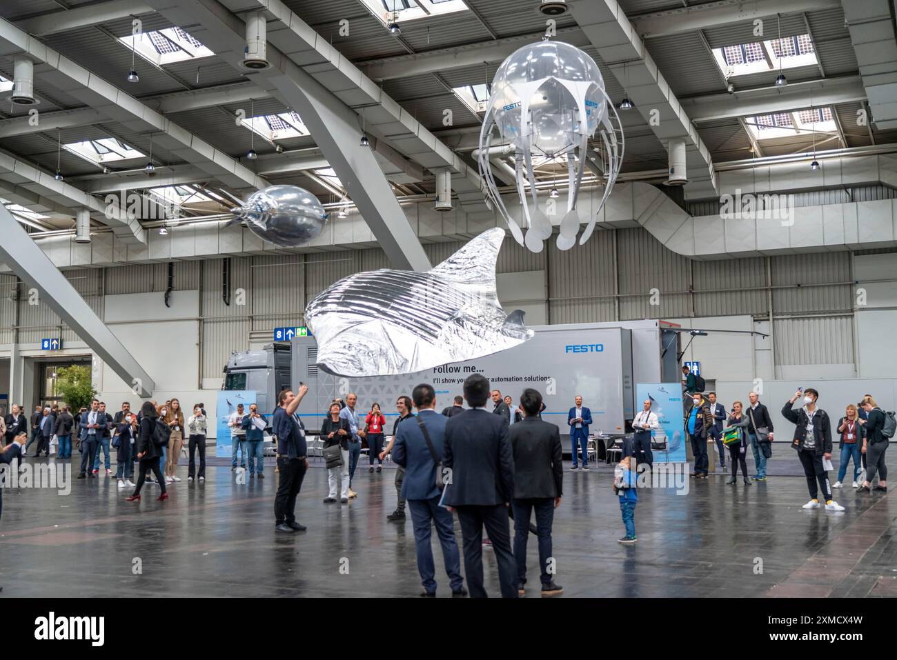 Mechanical flying objects, filled with helium, controlled by fine ...