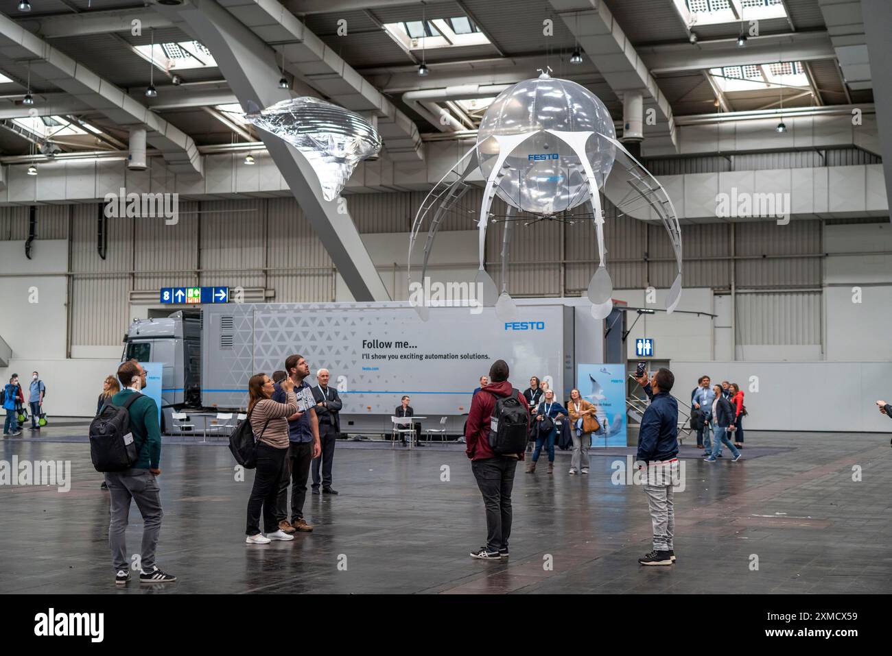 Mechanical flying objects, filled with helium, controlled by fine ...
