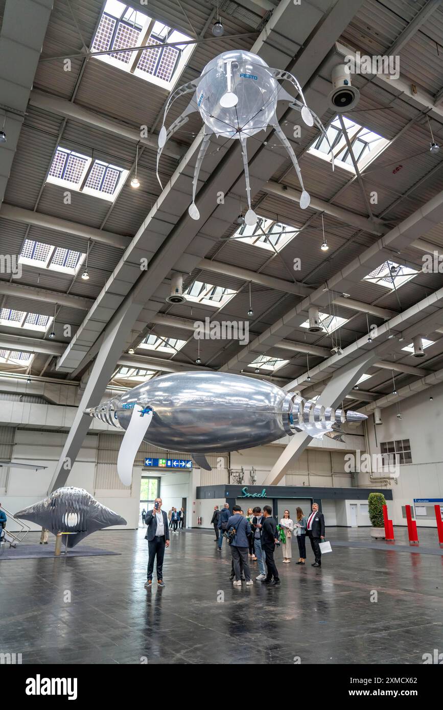 Mechanical flying objects, filled with helium, controlled by fine ...