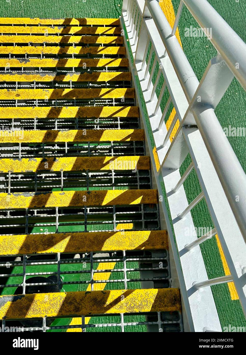 Cafe restaurant escalator stairs hi-res stock photography and images ...