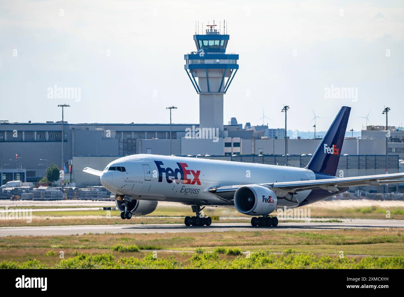 Cologne-Bonn Airport, FedEx Boeing 777, on take-off, German Air Traffic ...