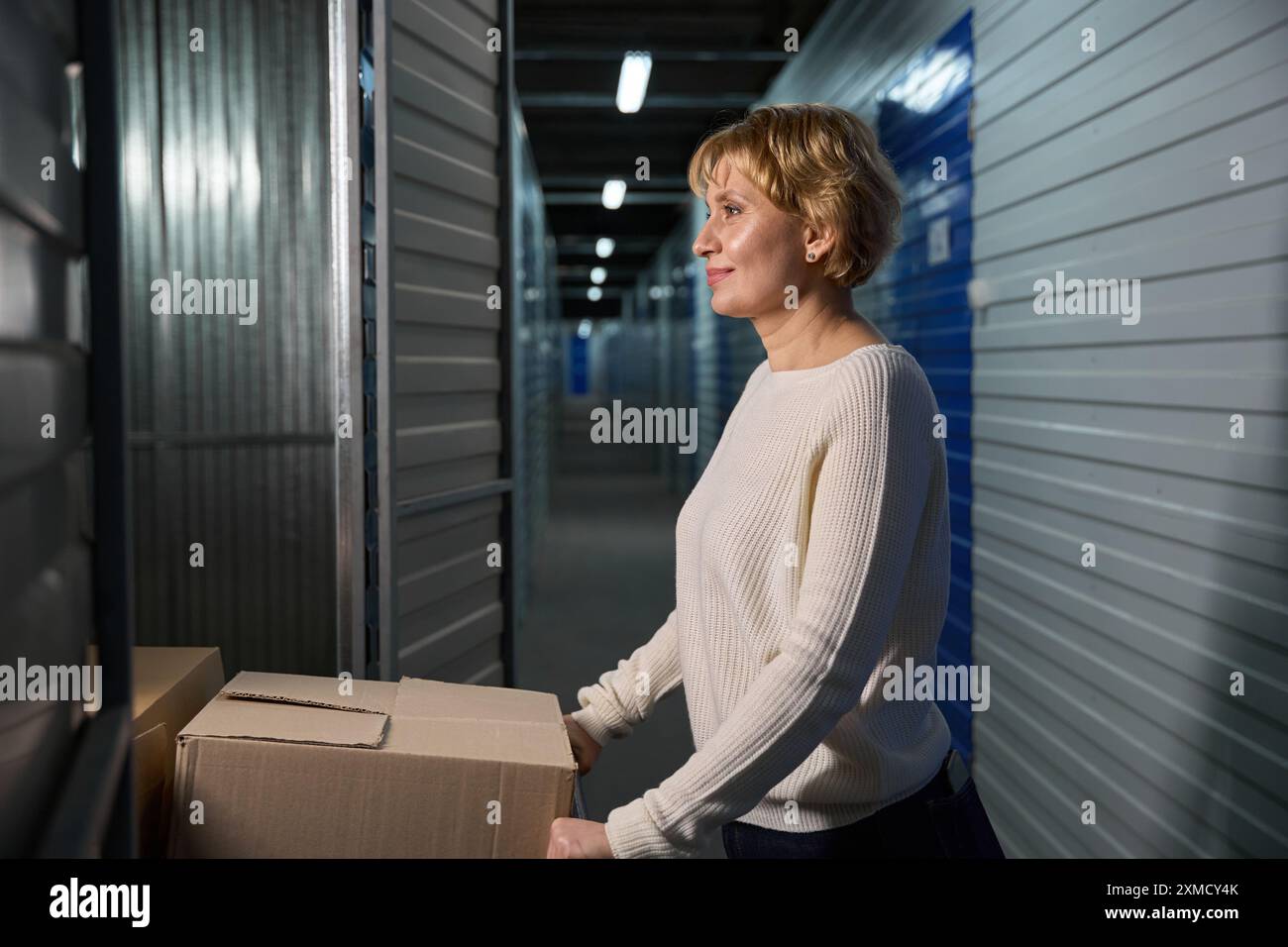 Woman female lady with box trolley hi-res stock photography and images ...