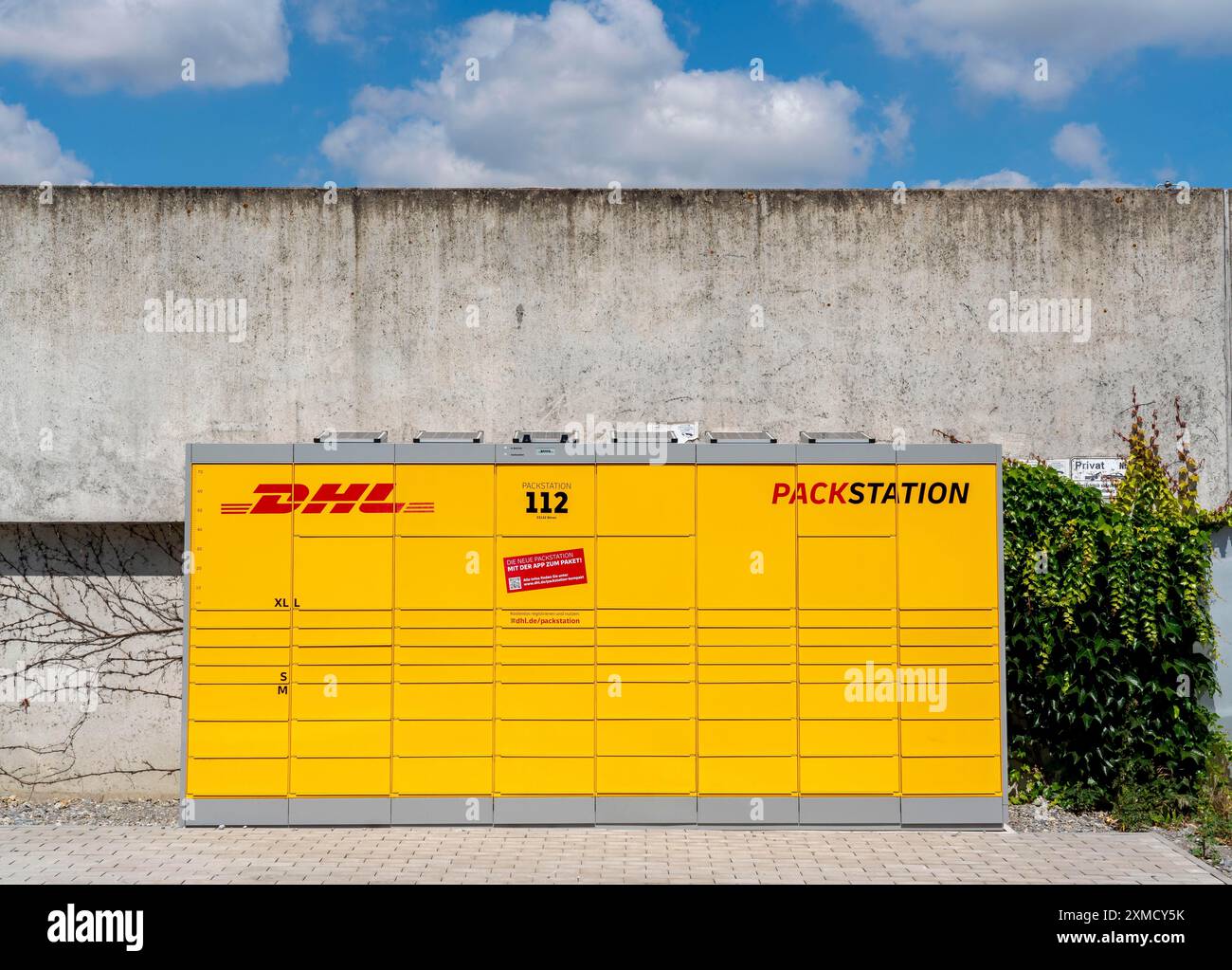 DHL Packstation, pick up and drop off DHL parcels Stock Photo - Alamy
