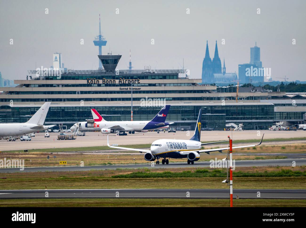 Cologne-Bonn Airport, CGN, Ryanair Boeing 737 on take-off, German Air ...