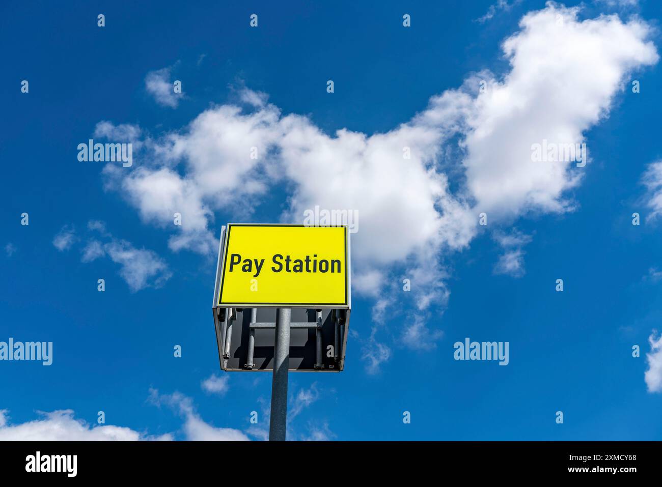 Pay Station sign, automatic pay station, in a car park, symbolic image ...