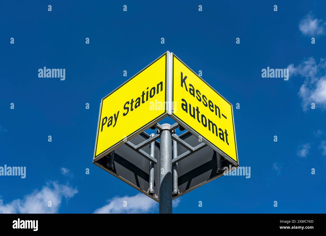 Pay Station sign, automatic pay station, in a car park, symbolic image ...