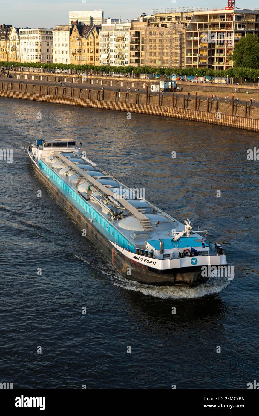 Cargo tanks hi-res stock photography and images - Alamy