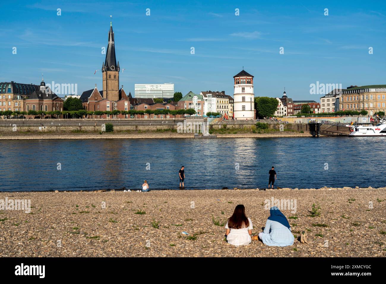 Rhine near Duesseldorf, extremely low water, Rhine level at 81 cm ...