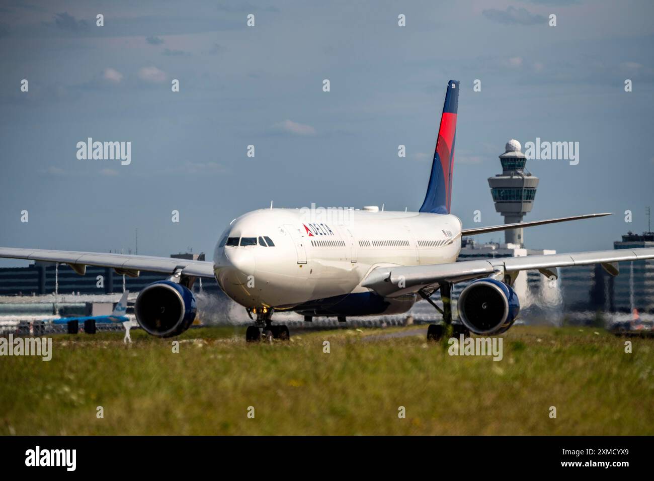 Amsterdam Schiphol Airport, Delta Jet on the taxiway, to the Polderbaan ...
