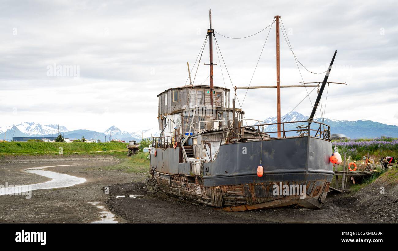 Landlocked boat hi-res stock photography and images - Alamy