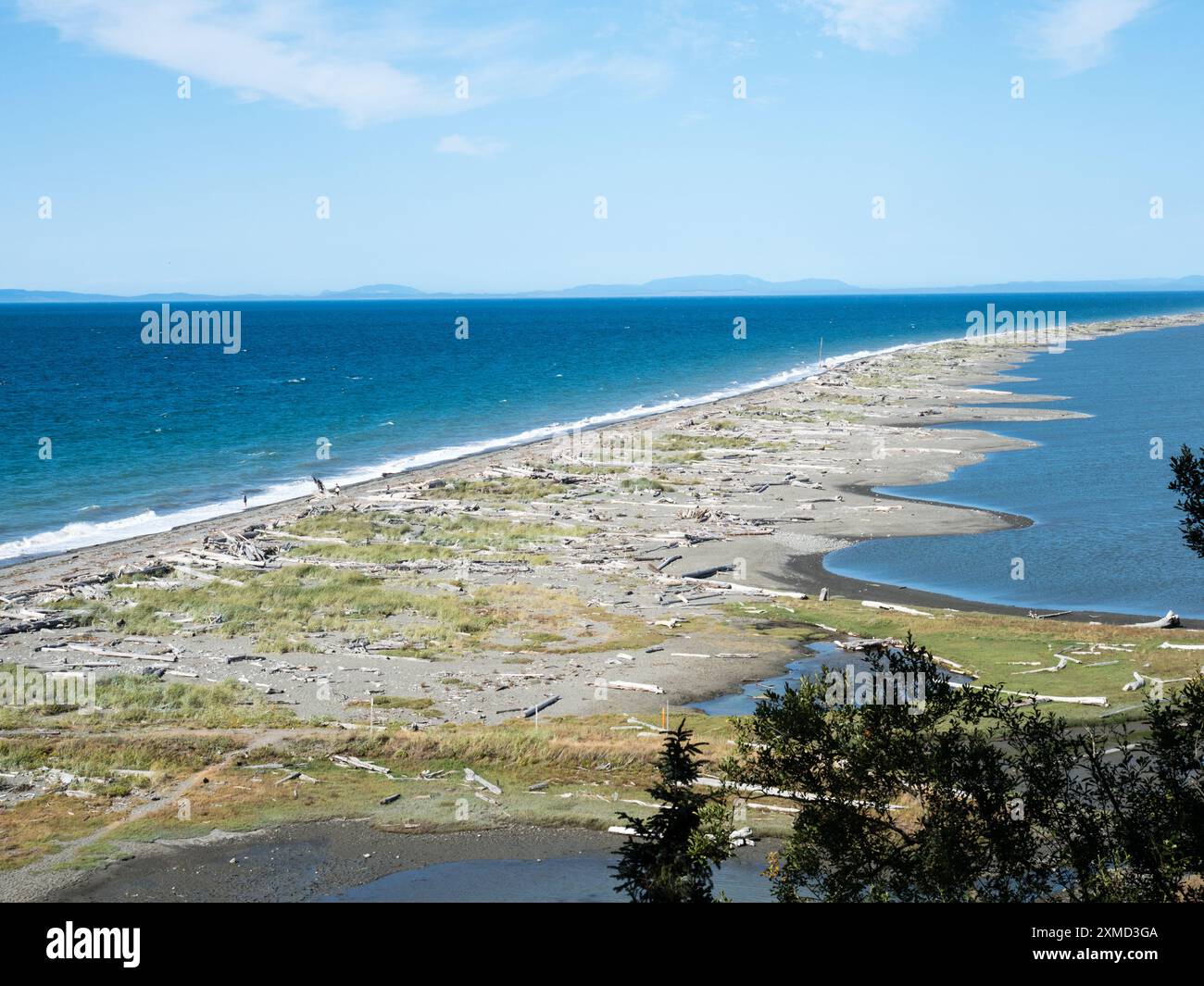 Scenic view of Dungeness Spit, the longest sand spit in the US ...