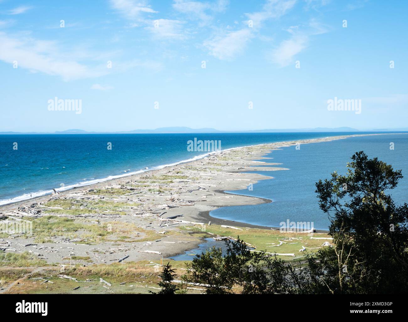 Scenic view of Dungeness Spit, the longest sand spit in the US ...