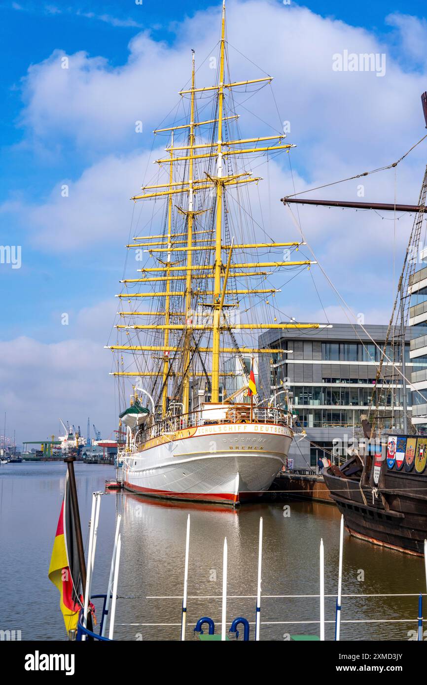 New harbour, harbour basin, harbour district, residential buildings ...