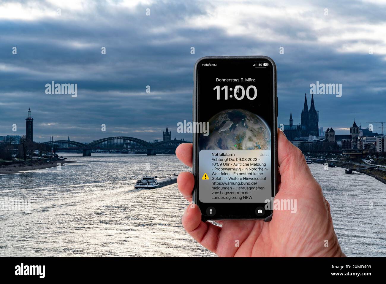 Mobile phone screen when the test alarm is triggered by Cell Broadcast ...