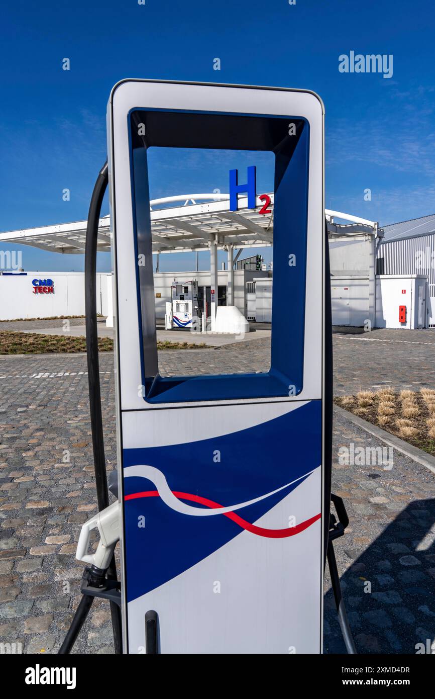 Hydrogen refuelling station in Antwerp, for cars and trucks, H2 ...
