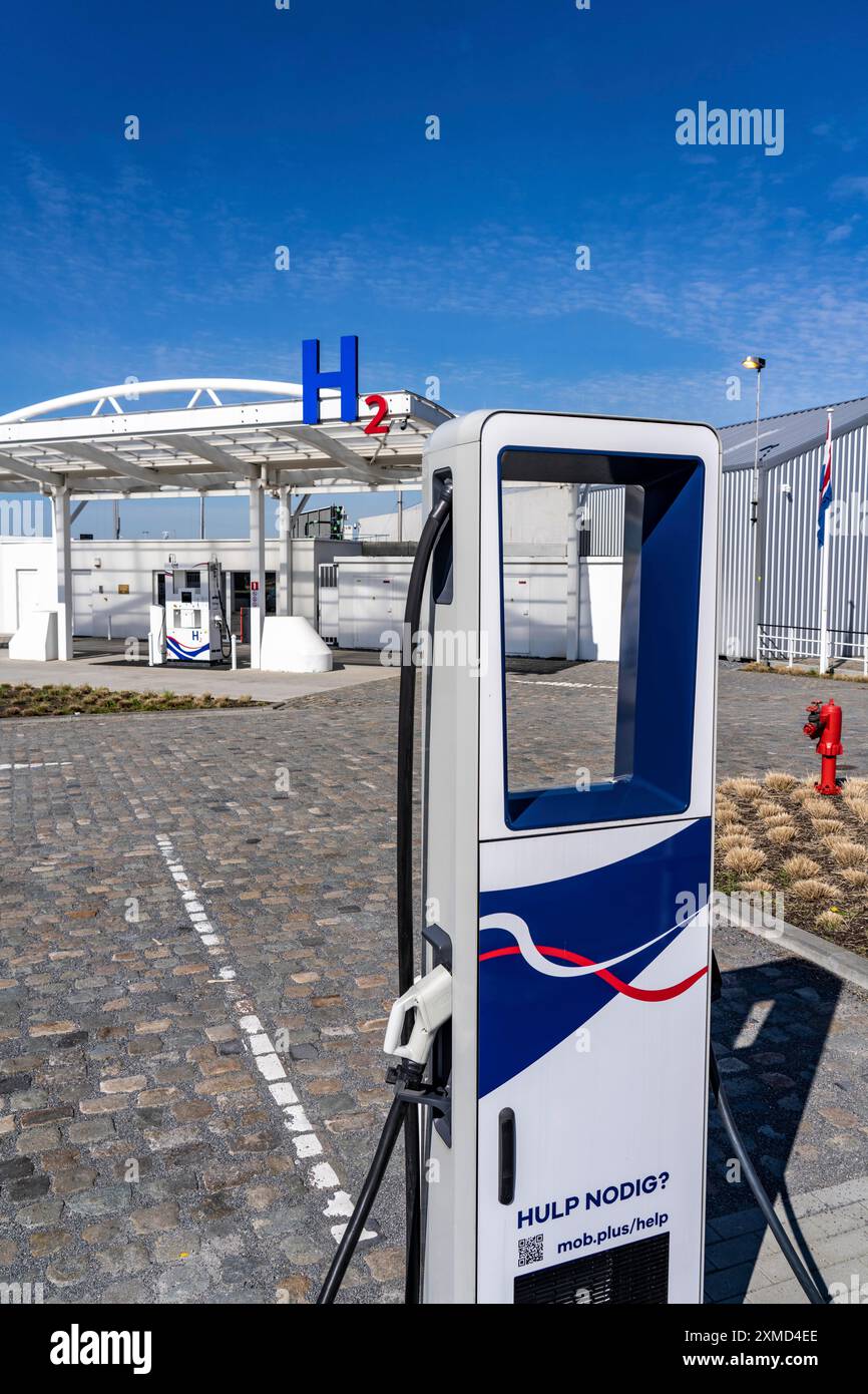 Green hydrogen lettering hi-res stock photography and images - Alamy