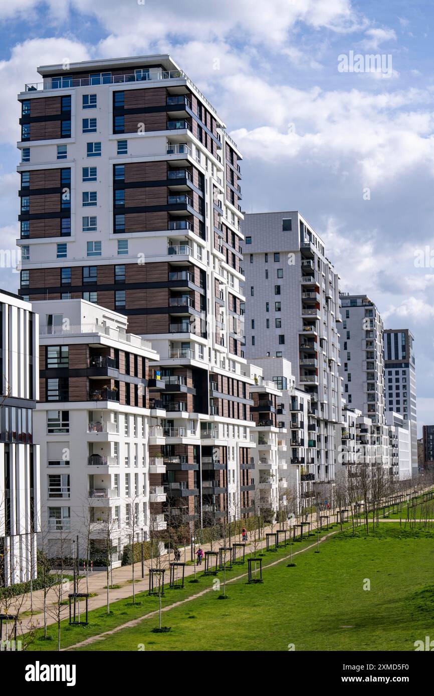 Modern residential neighbourhood along Toulouser Allee, high-rise ...