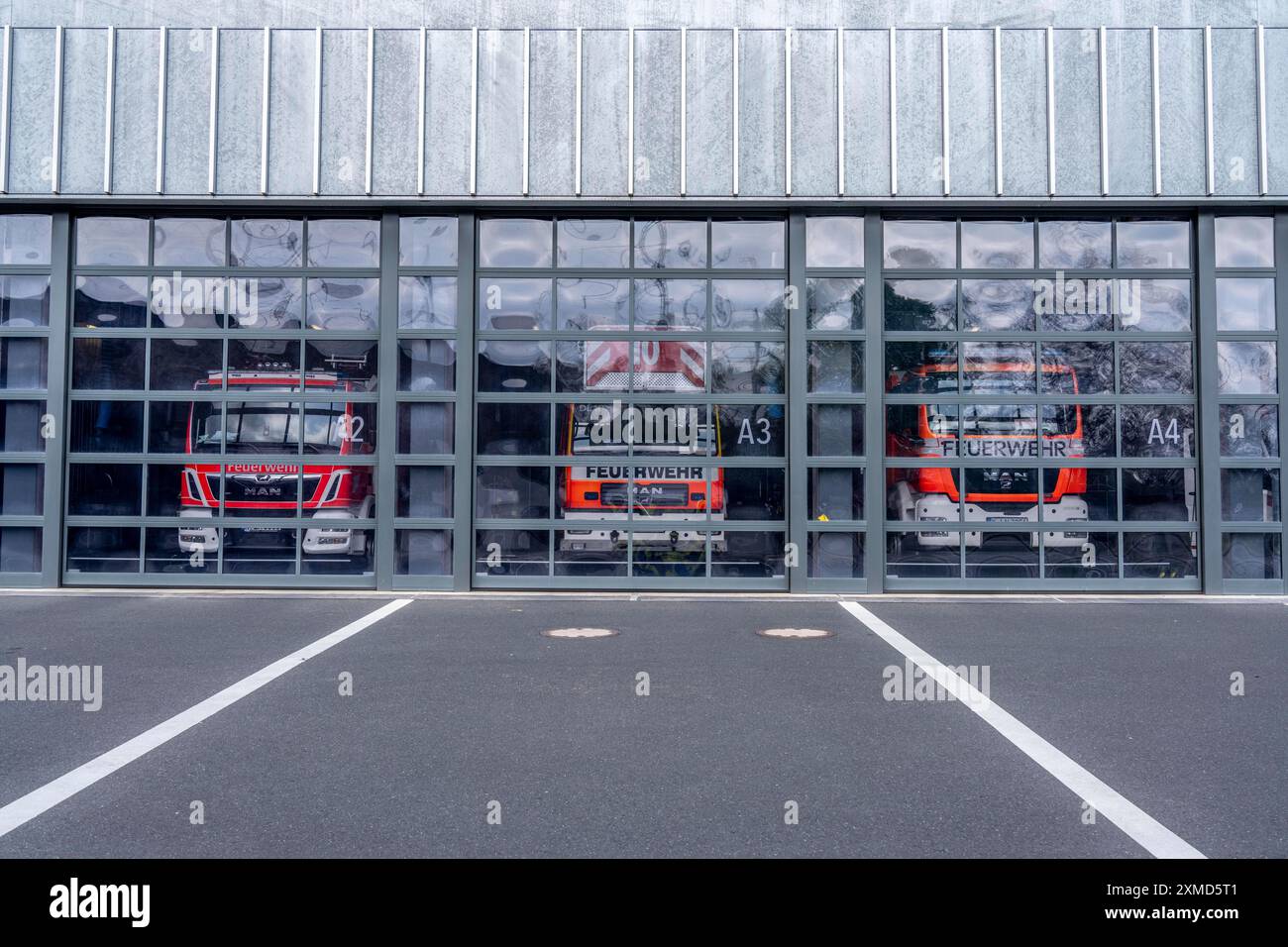 Fire brigade, fire station, modern fire station, glass Tor tor ...