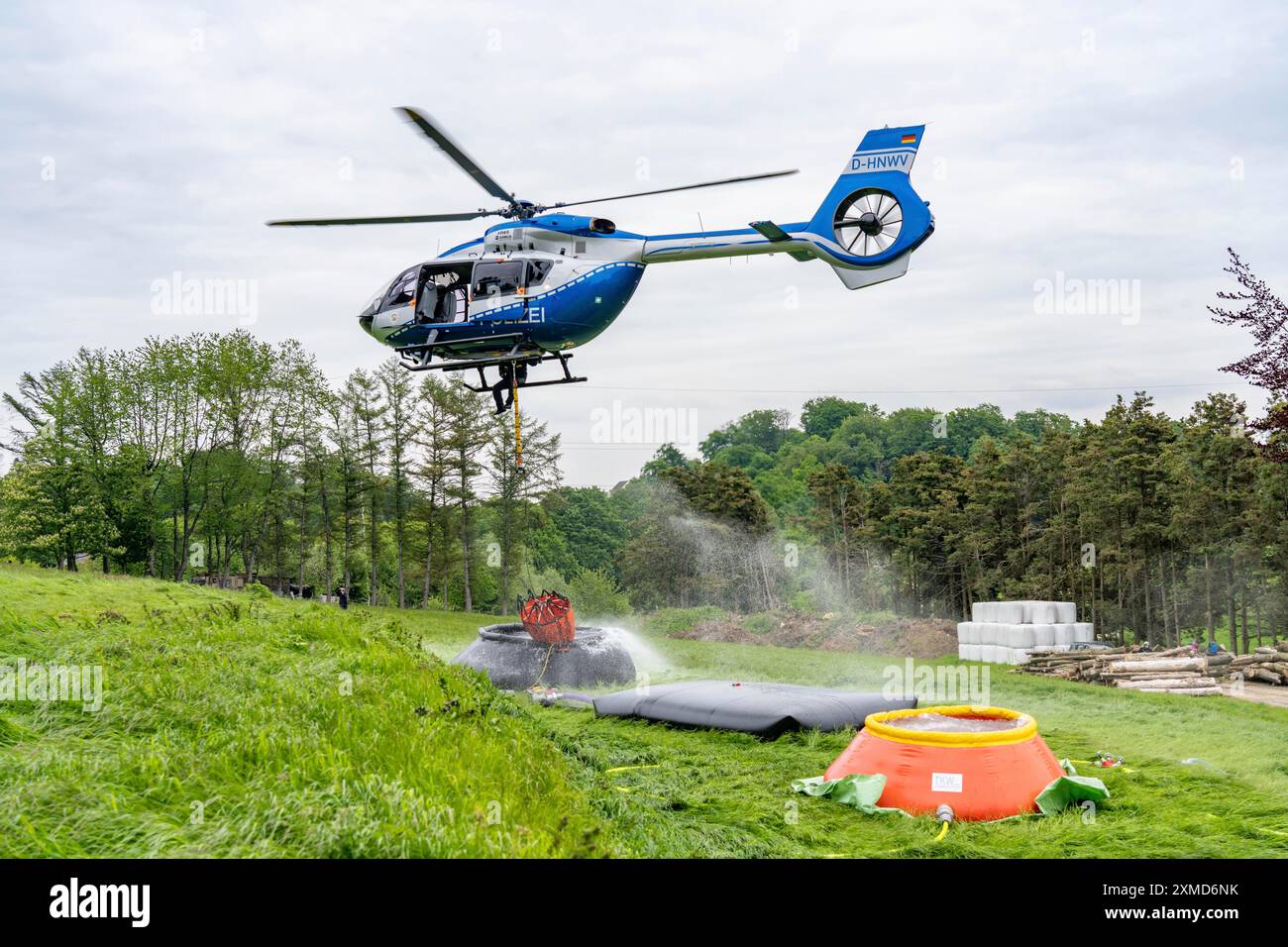 Forest fire fighting exercise of the Essen fire brigade, the water ...