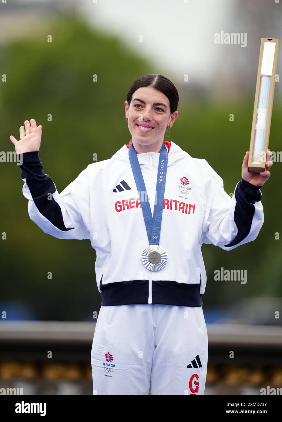 Great Britain's Anna Henderson with her silver medal following the ...