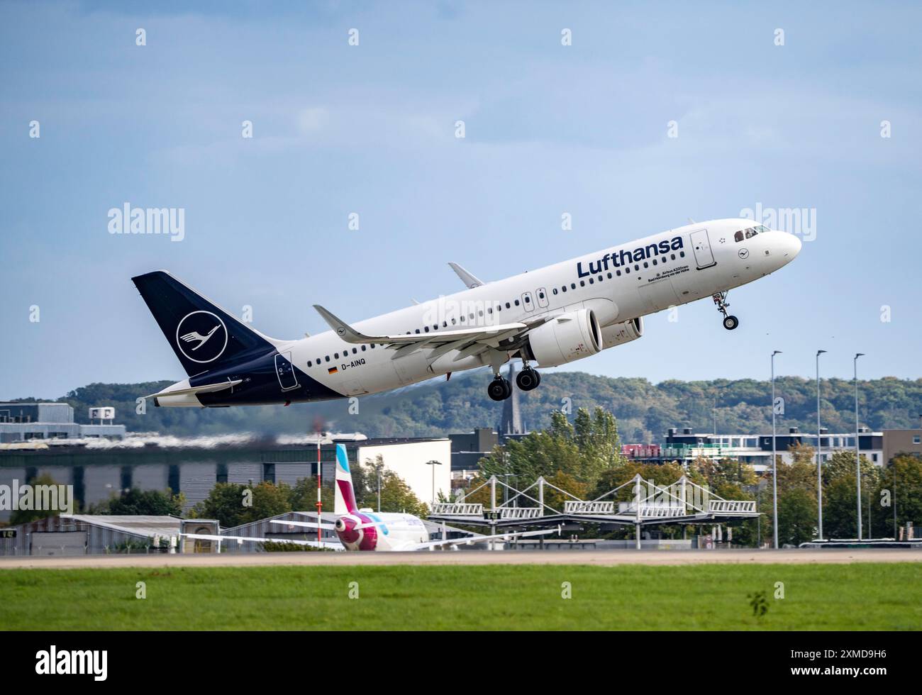 Lufthansa, Airbus A319-100, D-AILA, on take-off at Duesseldorf ...