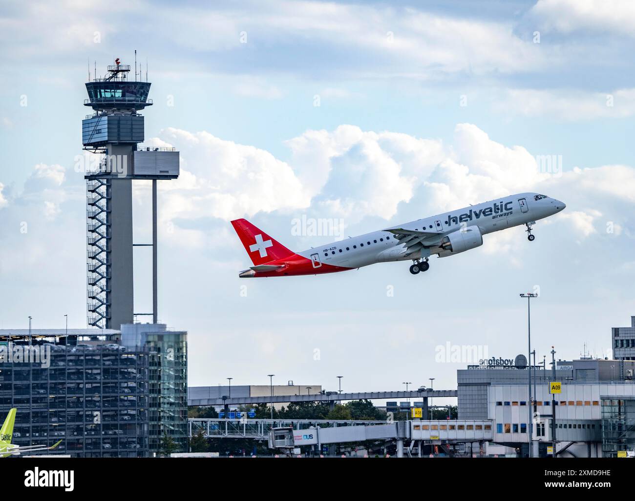 Helvetic Airways, Embraer E190-E2, HB-AZD, on take-off at Duesseldorf ...