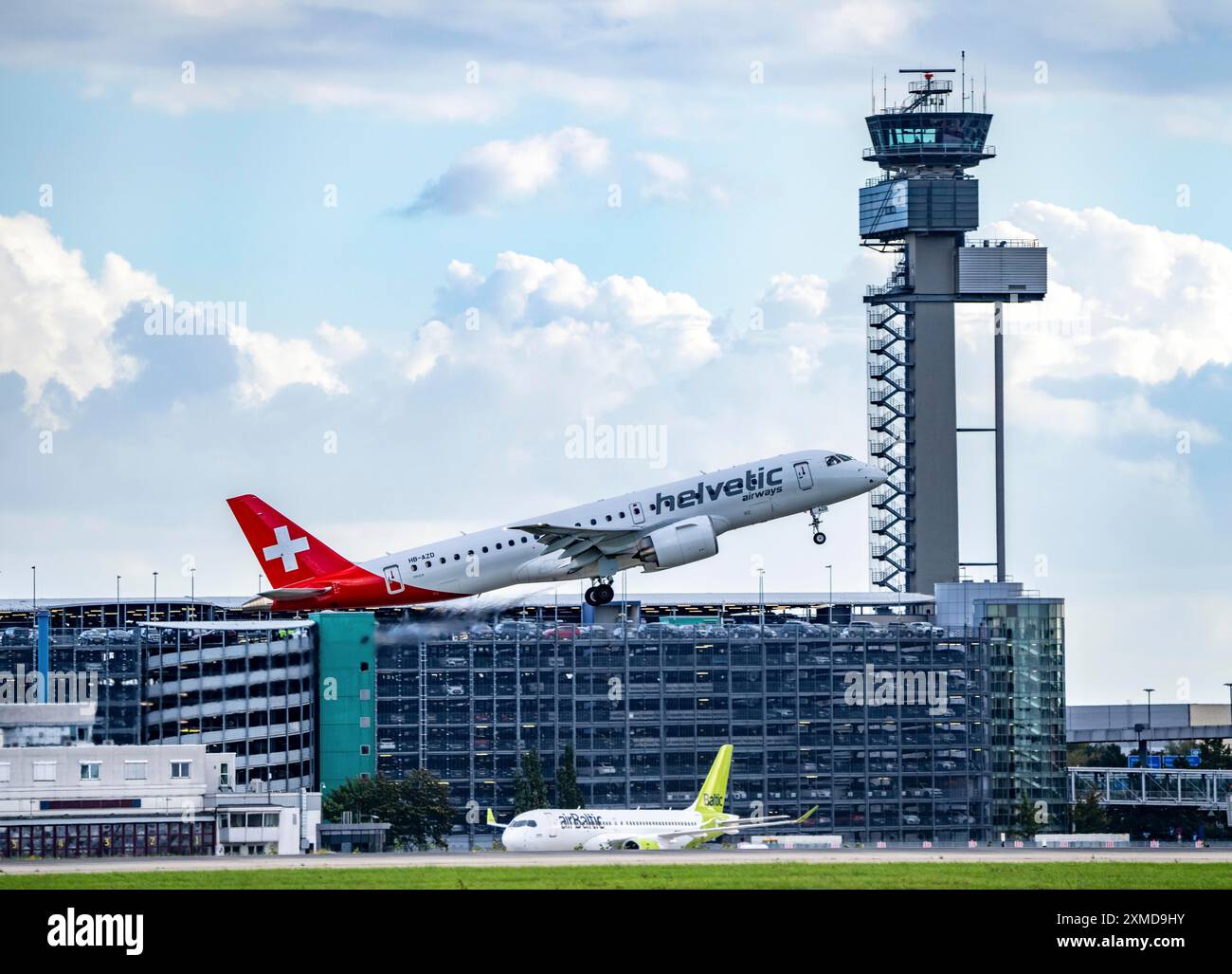 Helvetic Airways, Embraer E190-E2, HB-AZD, on take-off at Duesseldorf ...