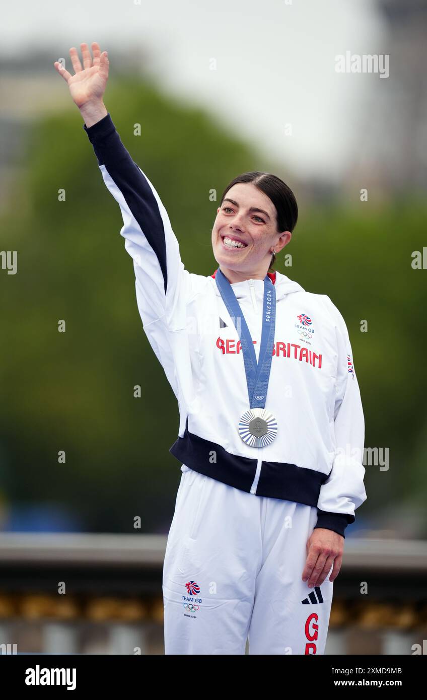 Great Britain's Anna Henderson with her silver medal following the ...