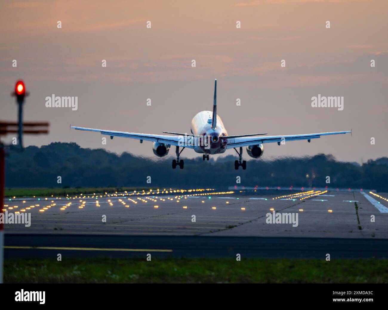 Approach to Duesseldorf International Airport, Runway North, 05L/23R ...