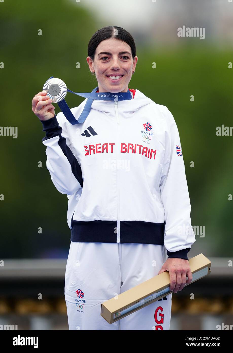 Great Britain's Anna Henderson with her silver medal following the ...