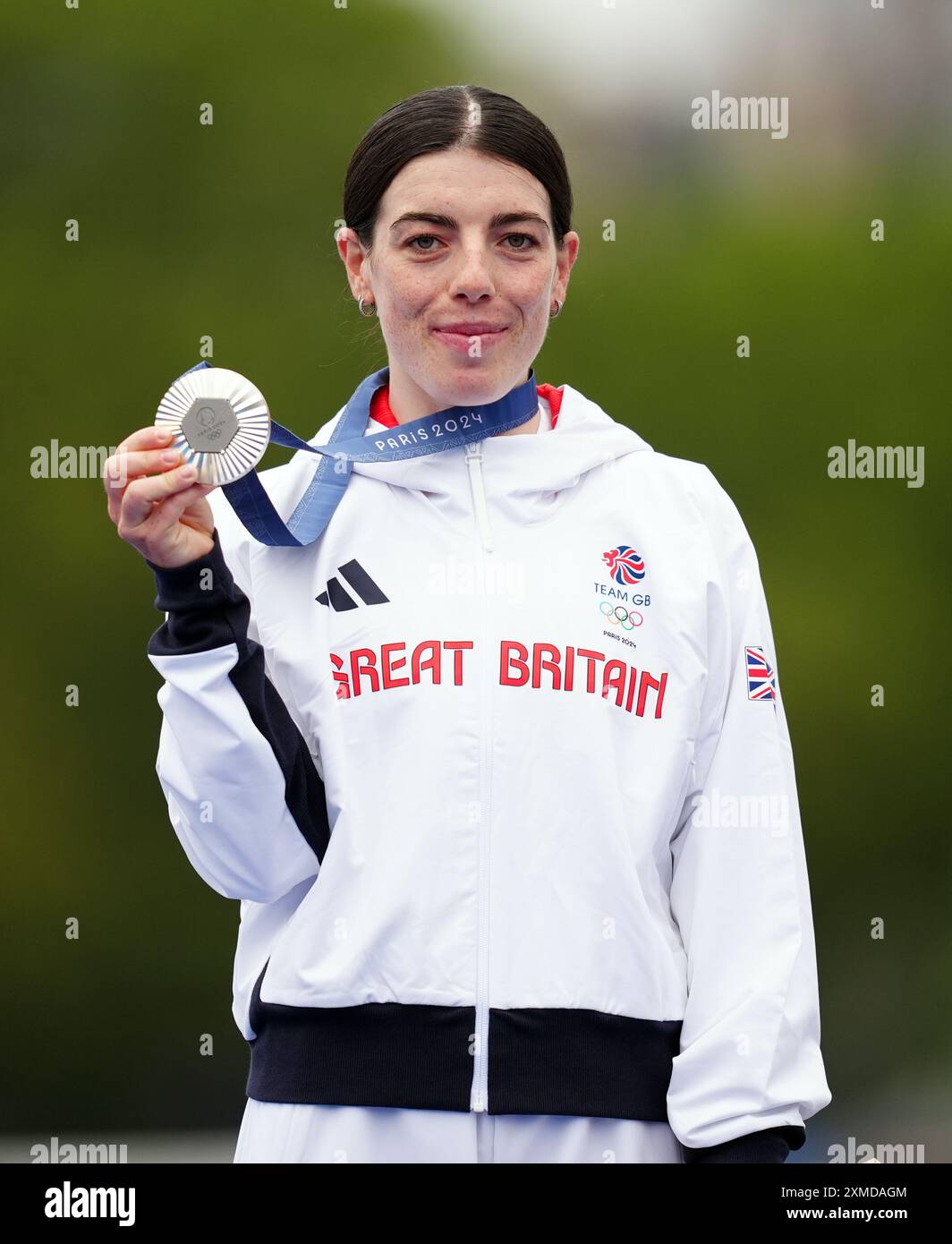 Great Britain's Anna Henderson with her silver medal following the ...