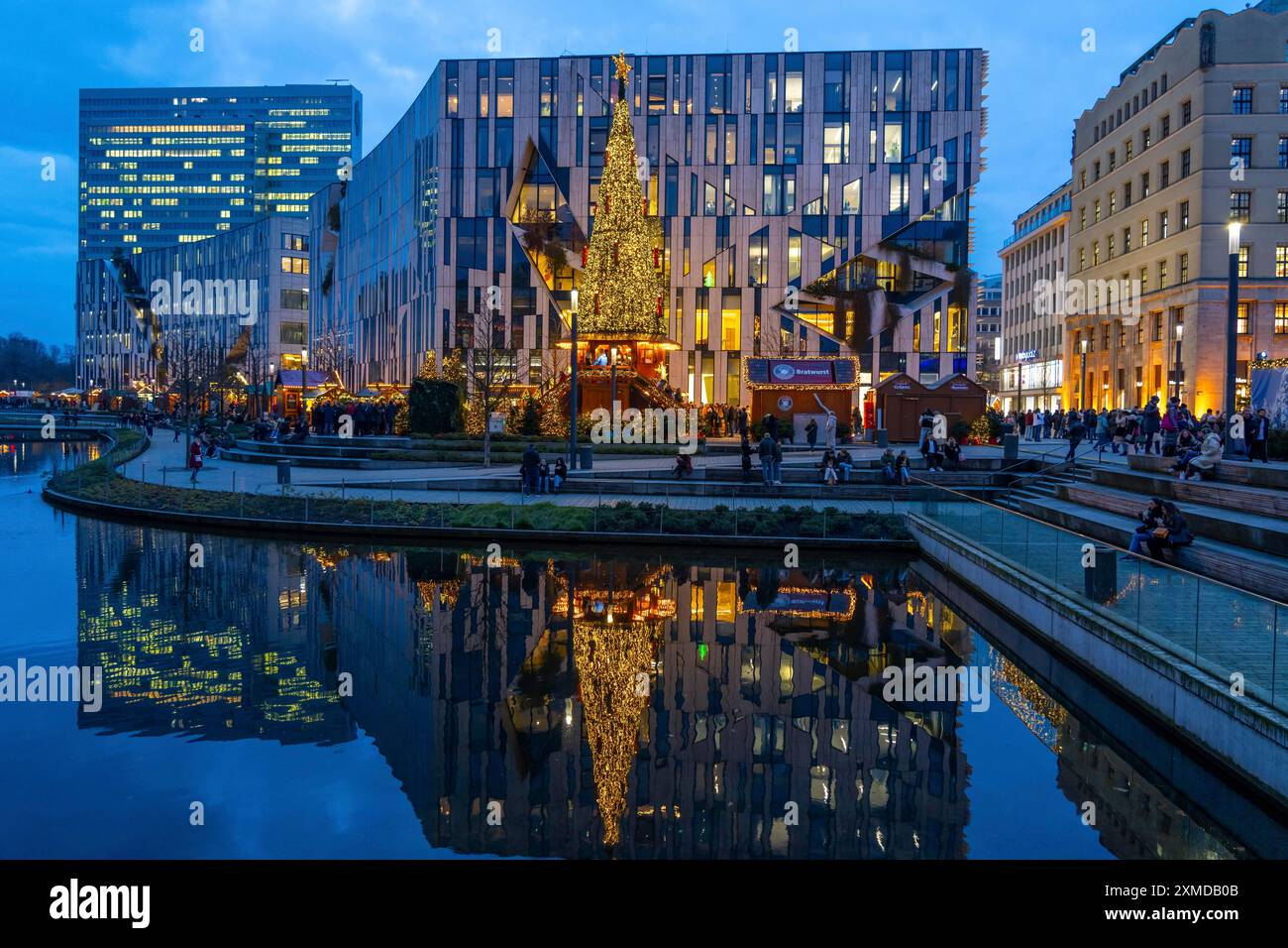 Christmas market, at the Koe-Bogen shopping centre, in the city centre ...