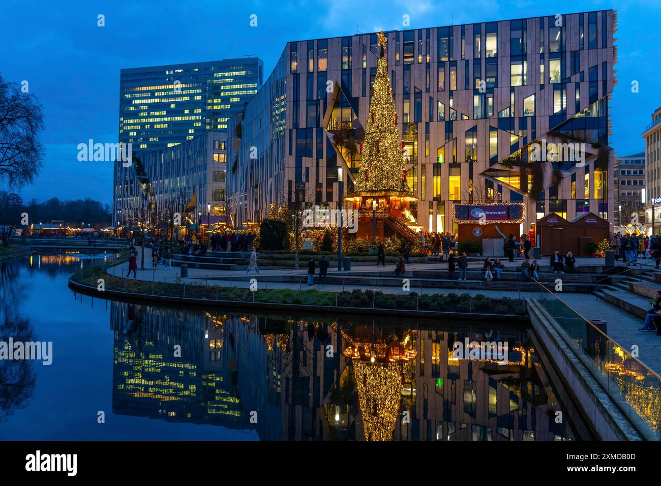 Christmas market, at the Koe-Bogen shopping centre, in the city centre ...