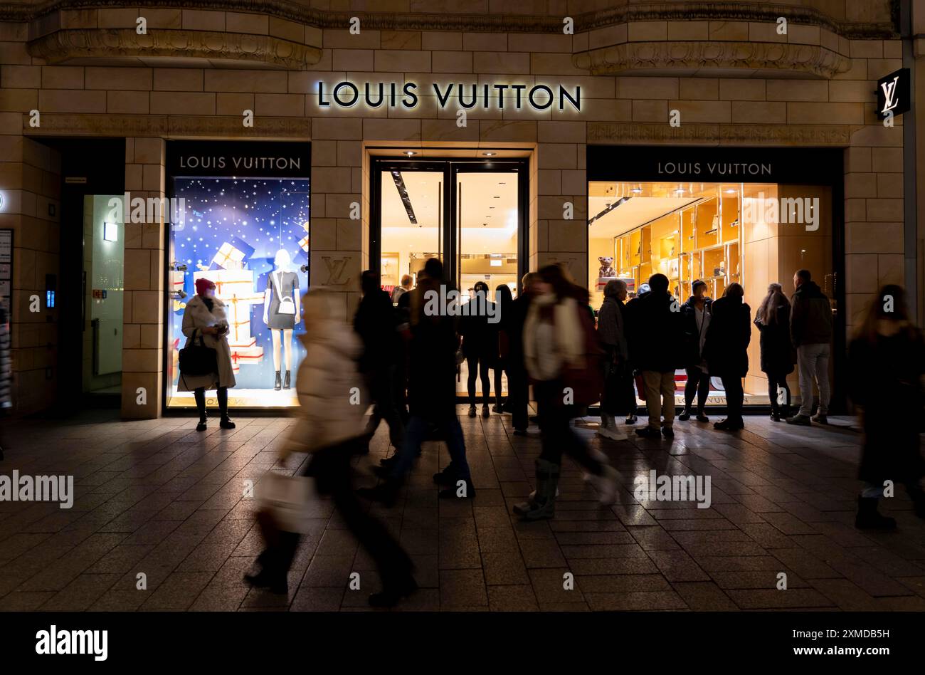 Christmas shopping on Koenigsallee, Koe, Christmas lights, luxury shops, Louis Vuitton, Prada ...
