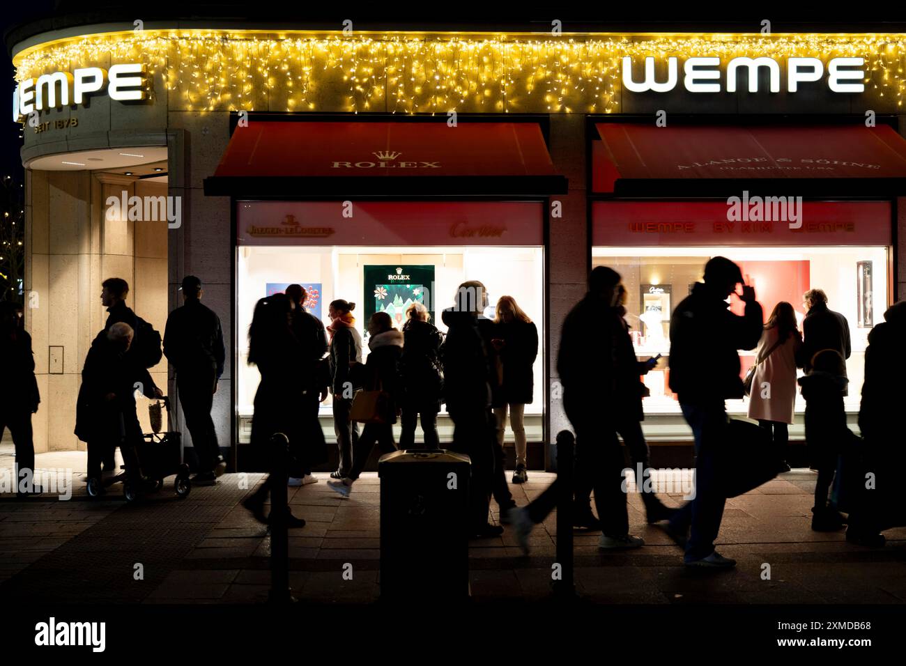 Christmas shopping on Koenigsallee, Koe, Christmas lights, luxury shops ...