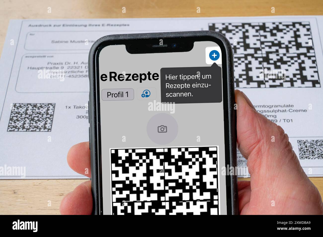 Qr code attack hi-res stock photography and images - Alamy
