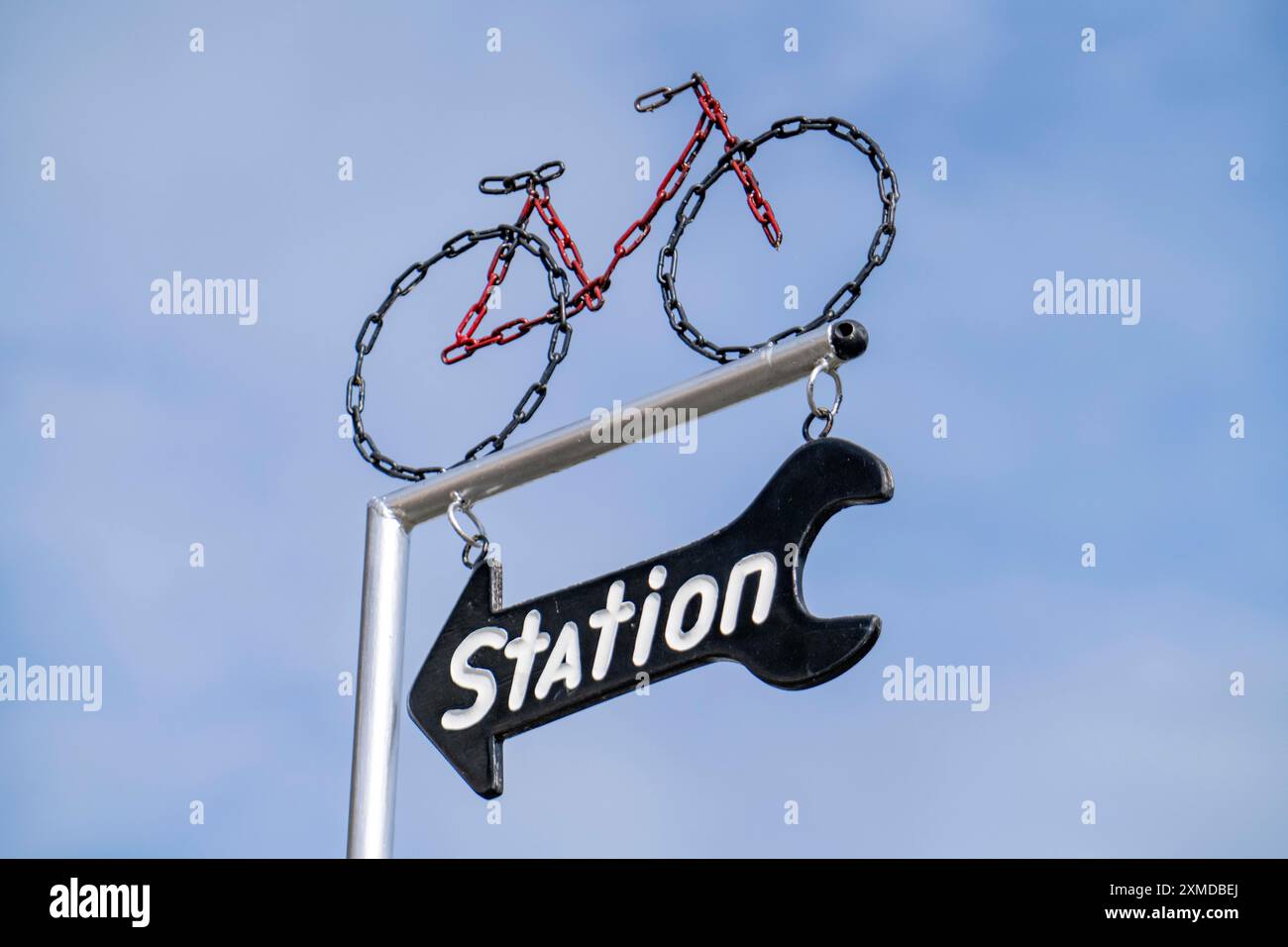 Advertising sign for a bicycle shop, service station Stock Photo - Alamy