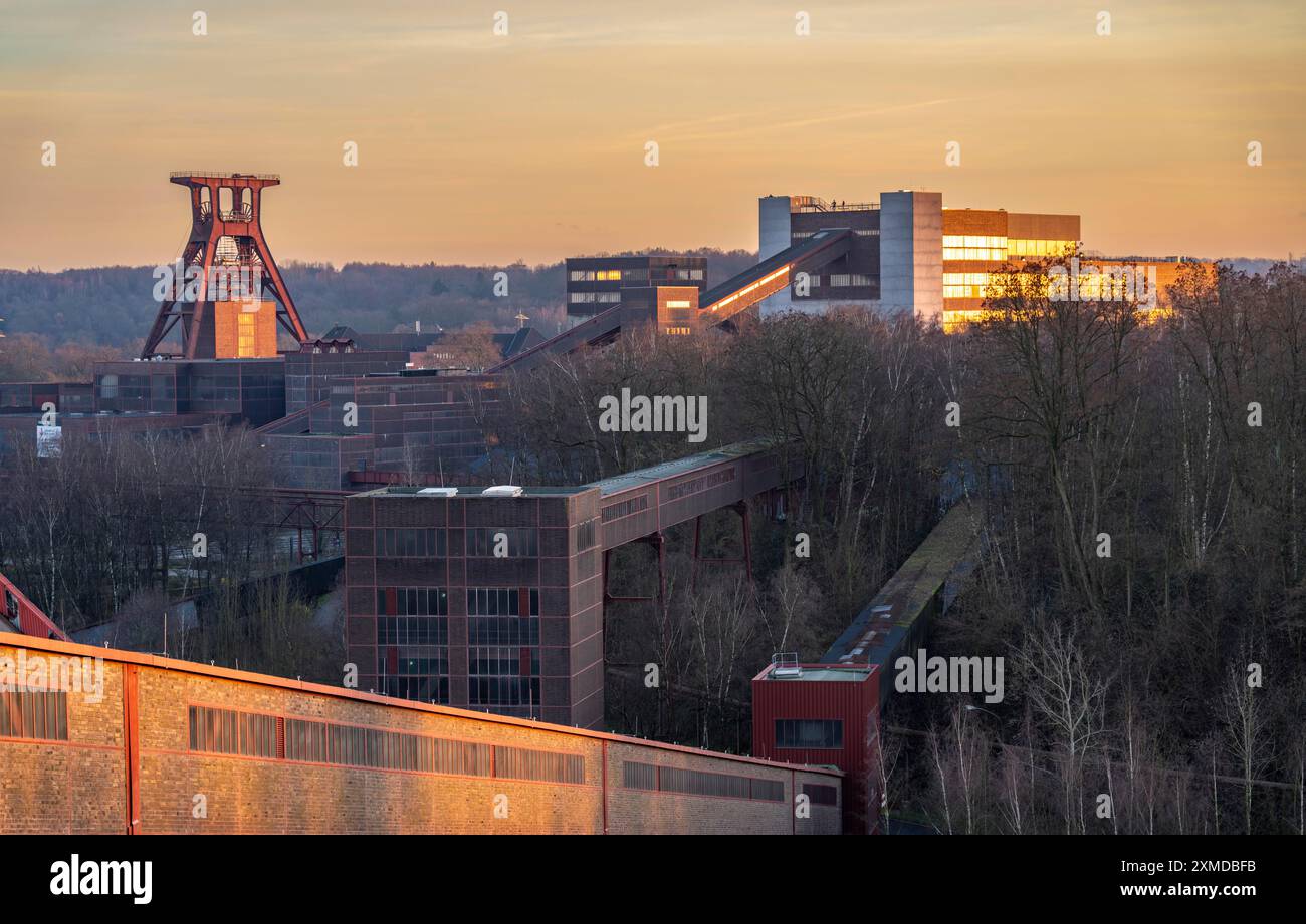 Double trestle conveyor frame hi-res stock photography and images - Alamy