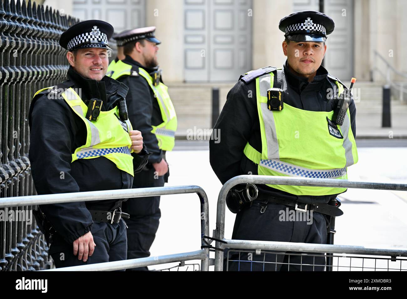 Police officers cop hi-res stock photography and images - Alamy