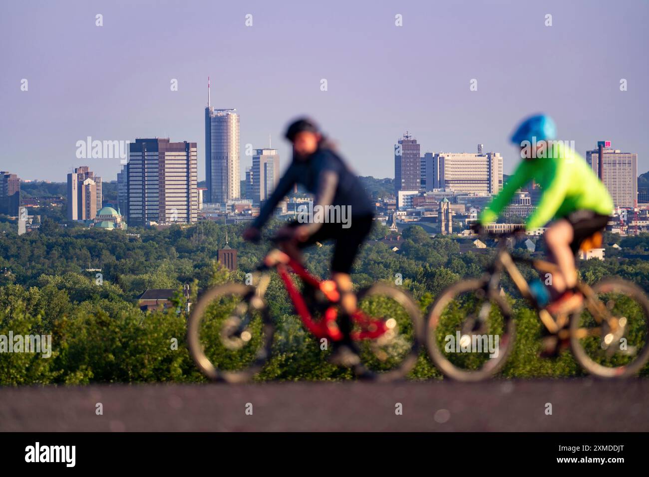 Essen silhouette skyline germany hi-res stock photography and images ...
