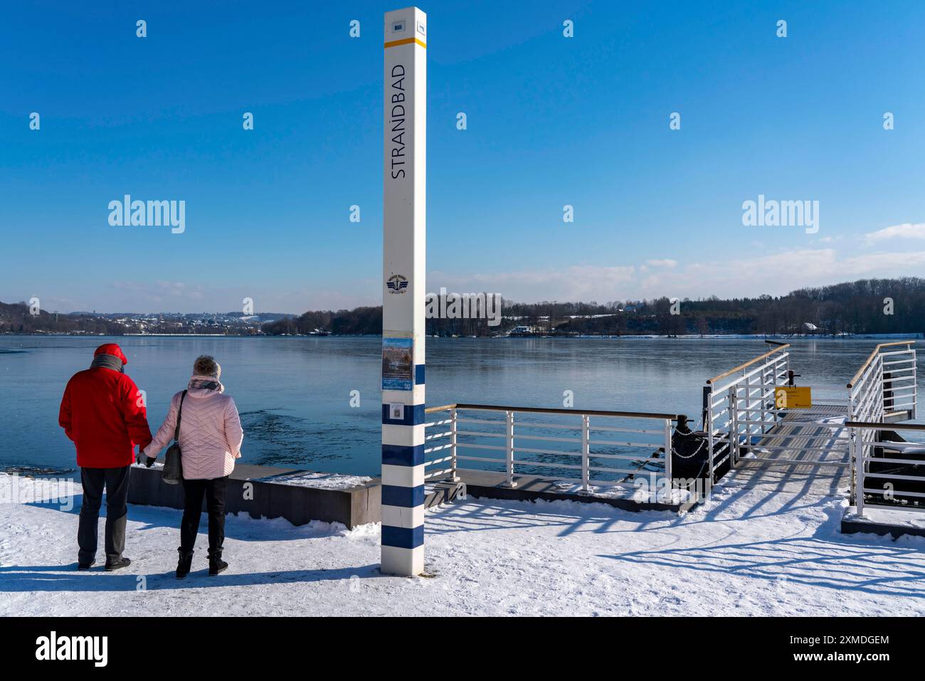 Winter in the Ruhr area, Lake Baldeney, snow-covered, partly frozen ...