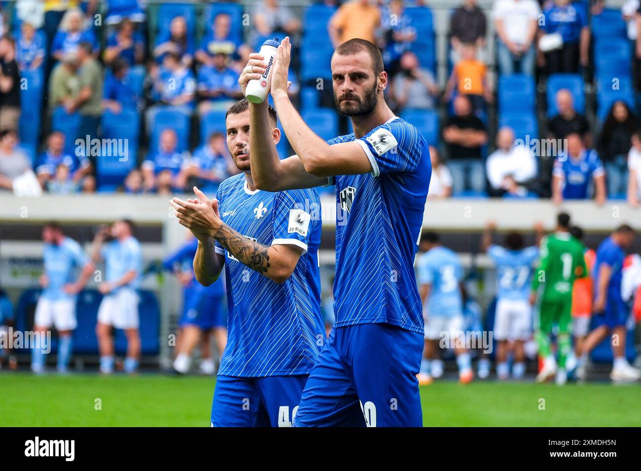 Filip Stojilkovic (SV Darmstadt 98, #40) und Aleksandar Vukotic (SV ...