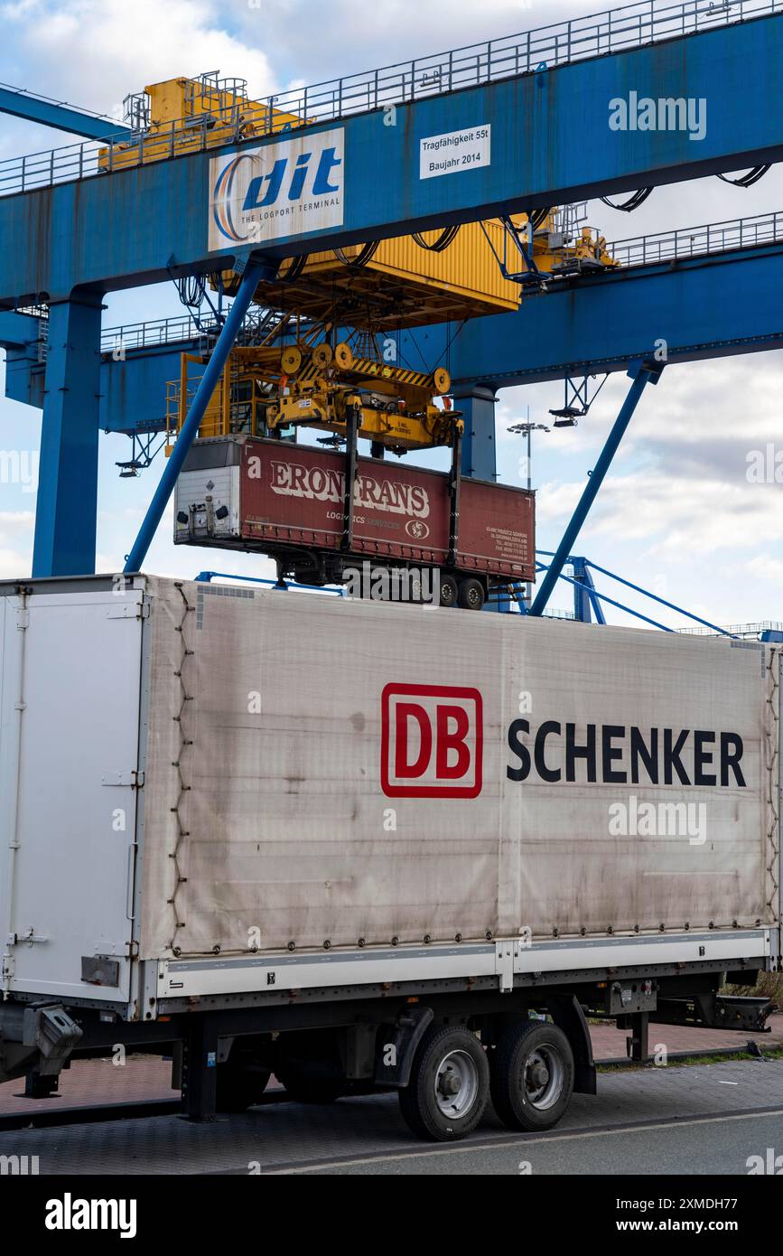 Container loading in Duisburg harbour, Logport, DIT, Duisburg ...